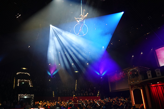 Seiltanz und Saitenakrobatik – NIGHT OUT @ BERLIN